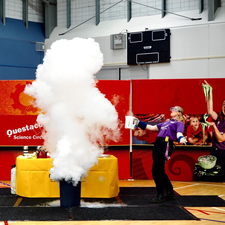 Spectacular Science Show | questacon